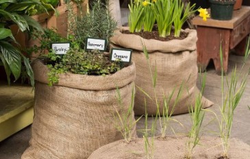 What are the common applications of a Hessian Bag?