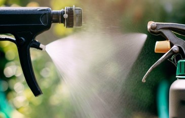 What are the advantages of a Pressure Sprayer over a Trigger Sprayer?